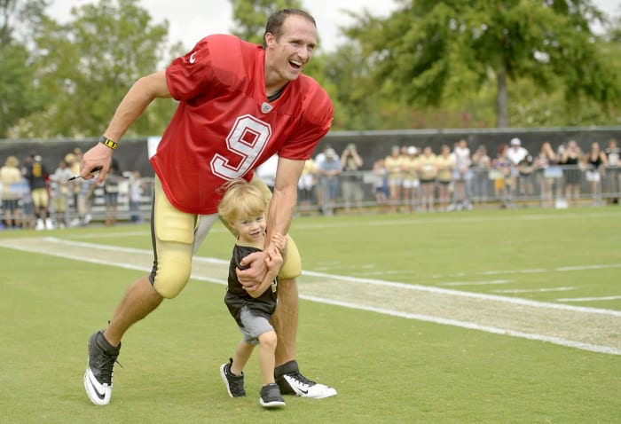 Hot Clicks: NFL Players and Their Kids at Training Camp - Sports ...