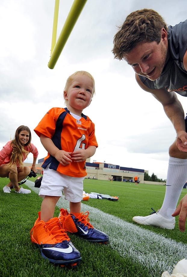 Hot Clicks: NFL Players and Their Kids at Training Camp - Sports ...