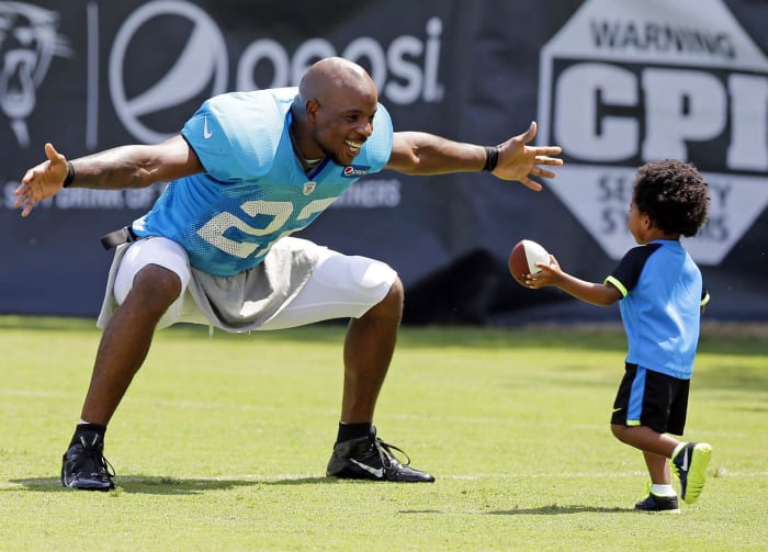 Hot Clicks: NFL Players and Their Kids at Training Camp - Sports ...