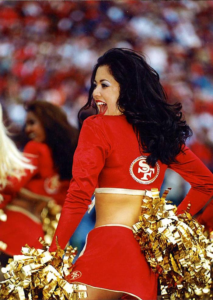 Meet cheerleader Kelly Bennion: smart, sexy and highly educated ...