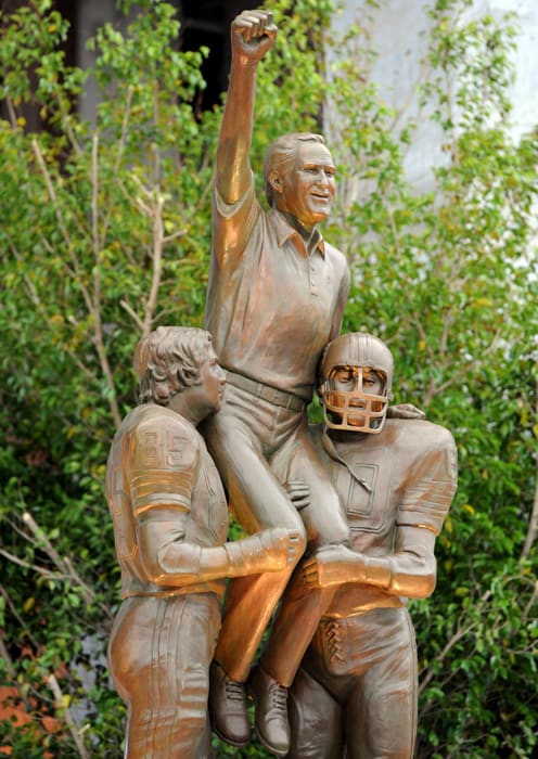 Sports Figures With Their Own Statues - Sports Illustrated