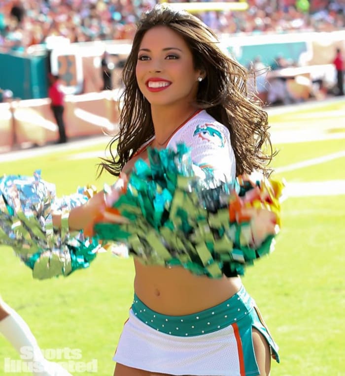 Cheerleader of the Week - Sports Illustrated