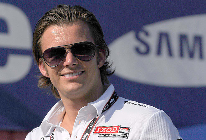 St. Petersburg course honors Dan Wheldon with statue - Sports Illustrated