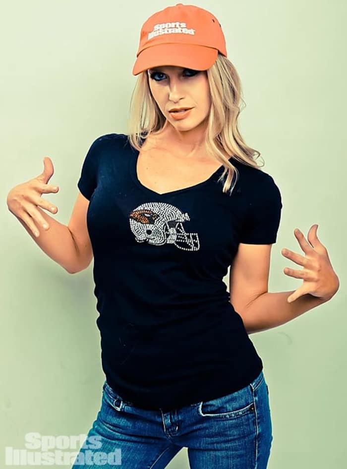 Cheerleader of the Week - Sports Illustrated