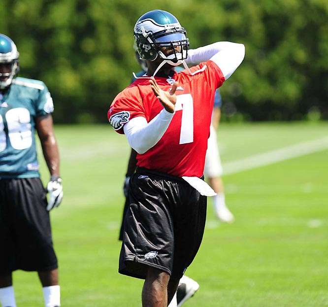 Michael Vick Debuts At Eagles Practice - Sports Illustrated