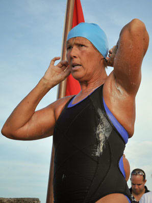 Diana Nyad ends Cuba-to-Florida swim bid on fourth day - Sports Illustrated