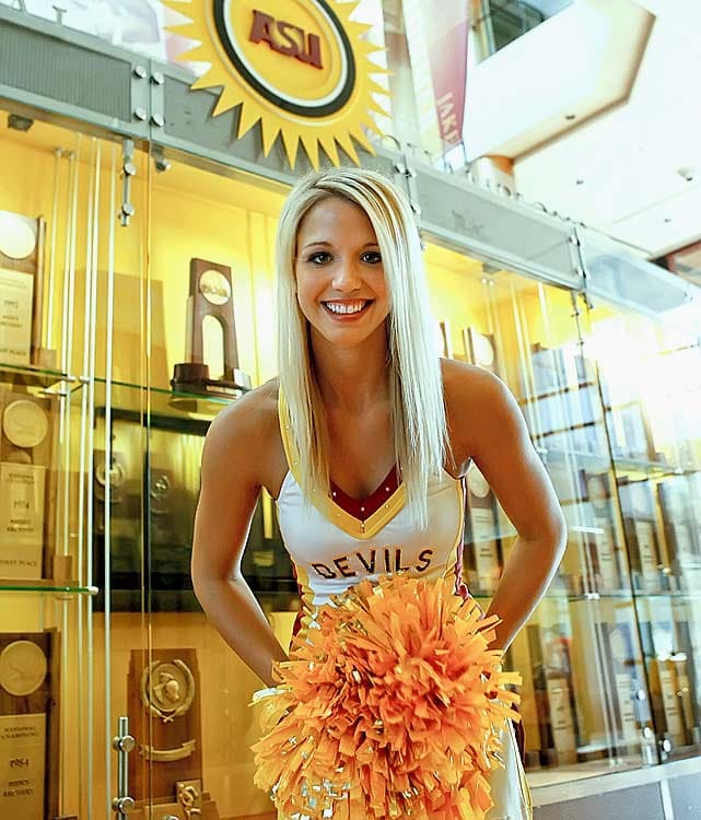 Cheerleader of the Week - Sports Illustrated
