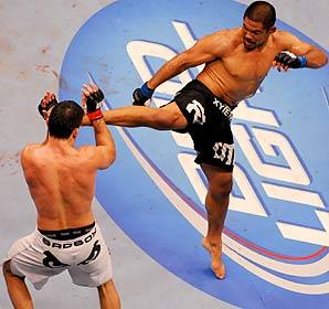 Munoz happy to be headliner for UFC 138 - Sports Illustrated