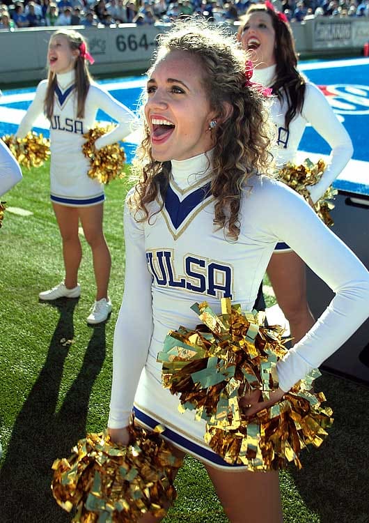 Cheerleader of the Week - Sports Illustrated