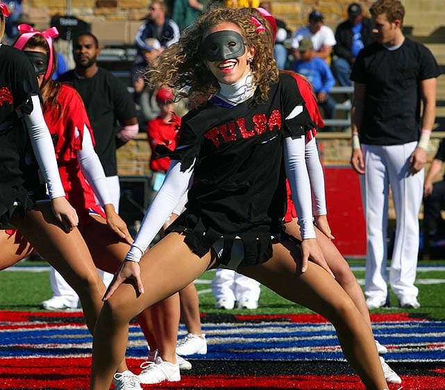 Cheerleader of the Week - Sports Illustrated