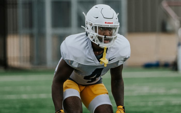 Alonzo Addae Named Finalist for Canadian Cornish Trophy - Sports ...