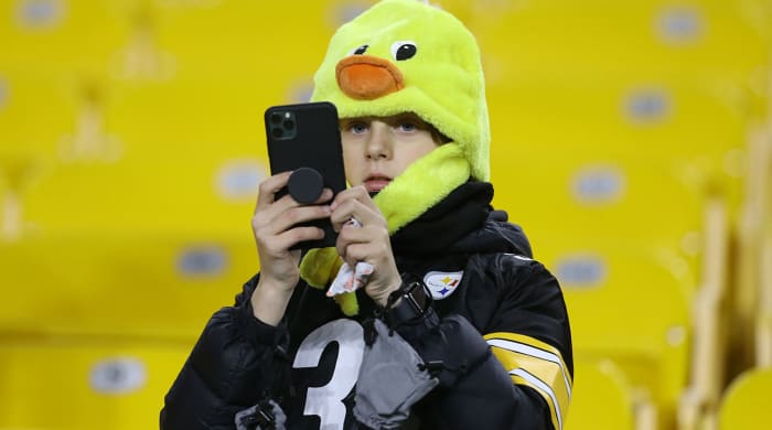 In a push for Gen Z fans, the NFL looks for a leg up on Instagram ...