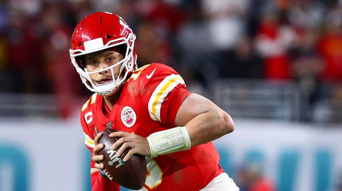 Patrick Mahomes Over/Under 4,499 Yards for 2020 NFL Season - Sports ...