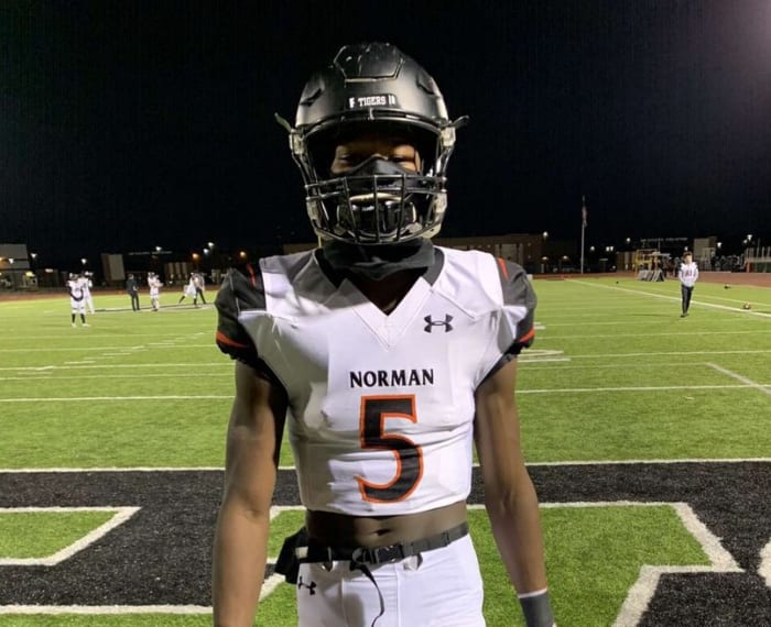 Jaden Bray commits to Oklahoma State for the 2021 football recruiting ...
