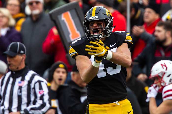 Dillon Doyle Enters Transfer Portal - Sports Illustrated Iowa Hawkeyes ...