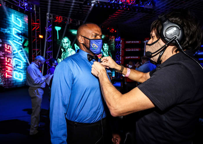 Meet Robert Hoyle: Boxing's Only Masked Man - Sports Illustrated