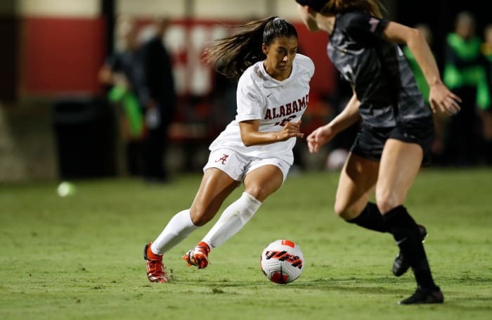 Alabama Soccer’s Reyna Reyes Named SEC Defensive Player of the Week ...