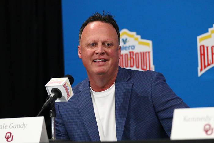 Cale Gundy Era Began at Oklahoma 32 Years Ago With a Bang ... and the ...
