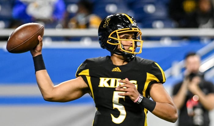 Dante Moore Becomes Latest Elite Quarterback to Earn UCLA Football ...