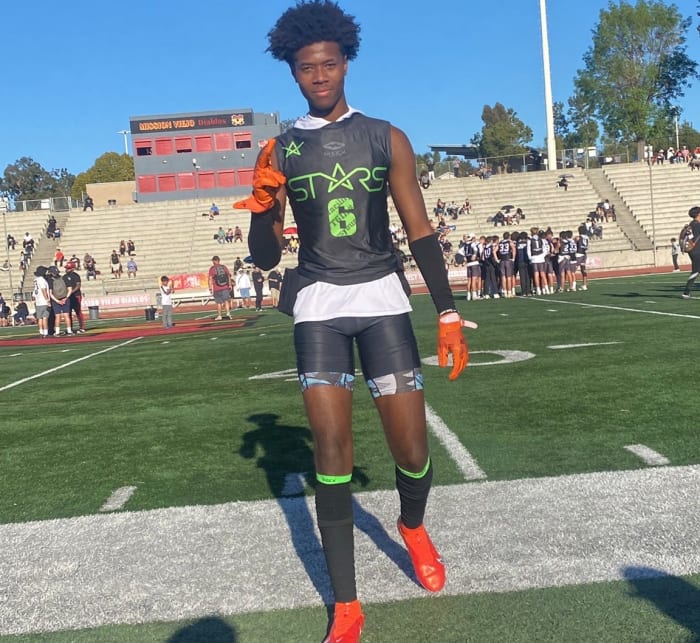 Huskies Send Scholarship Down Runway to Recruit Named Jett - Sports ...