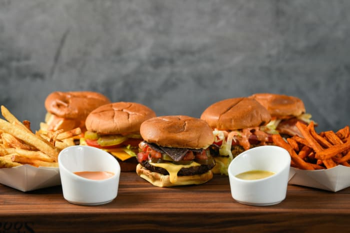 New York Yankees Reveal Food Options at Yankee Stadium For 2022 Season ...