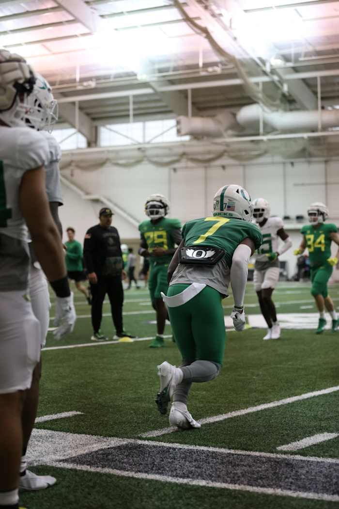Photo Gallery from Oregon Ducks Football Spring Practice April 19, 2022 ...