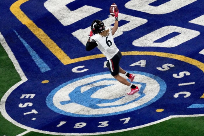 2022 NFL Draft Prospect Profile: S Bryan Cook, Cincinnati - Sports ...
