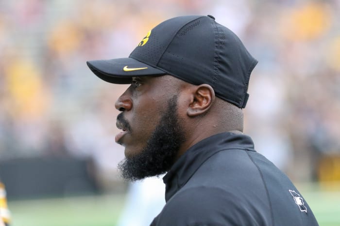 HN TV: Abdul Hodge Interview 10-19-22 - Sports Illustrated Iowa ...