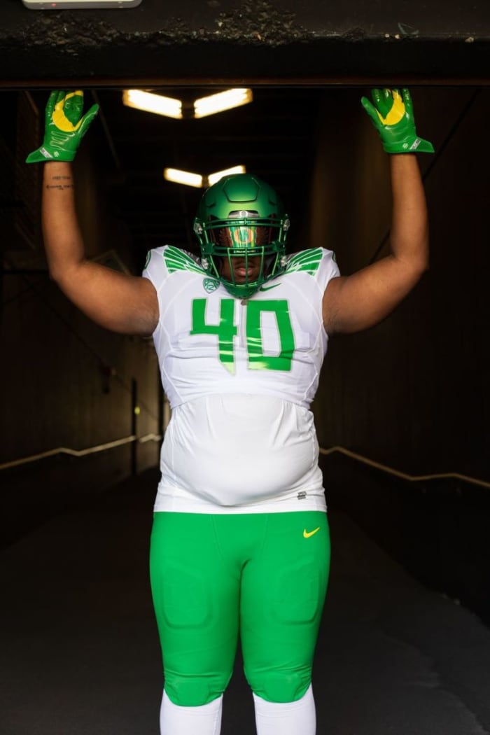 Oregon Ducks Football Falls in 2022 Team Recruiting Class Rankings ...
