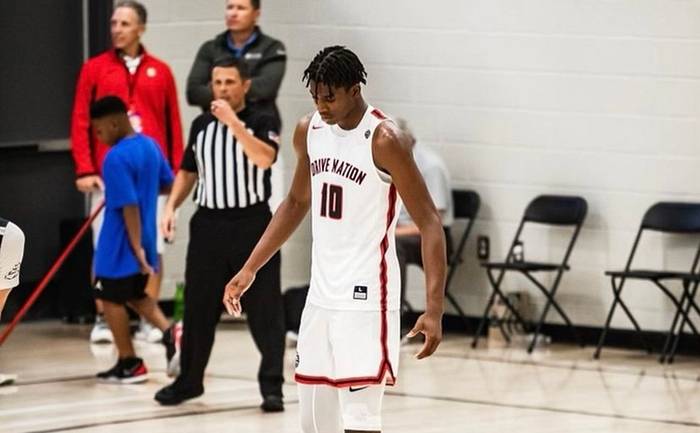 7-foot center Vince Iwuchukwu lists UCLA in top five - Sports ...