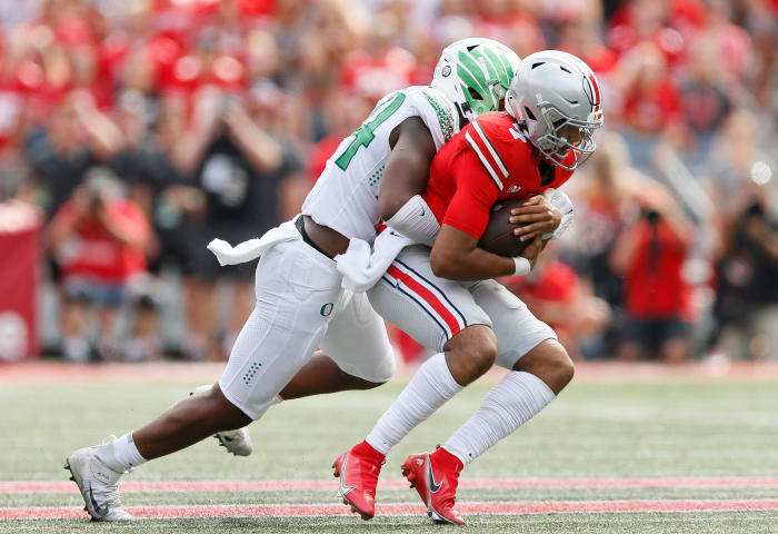 Oregon Ducks Defensive End Bradyn Swinson to Enter Transfer Portal ...