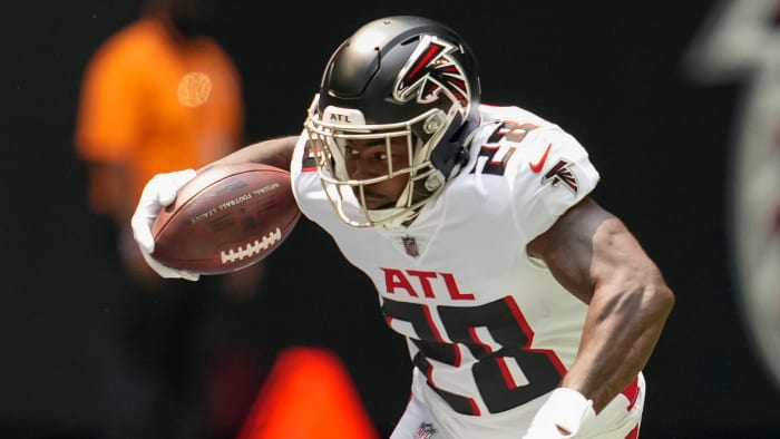 Ex Atlanta Falcons RB Mike Davis Signs With New Team - Sports ...