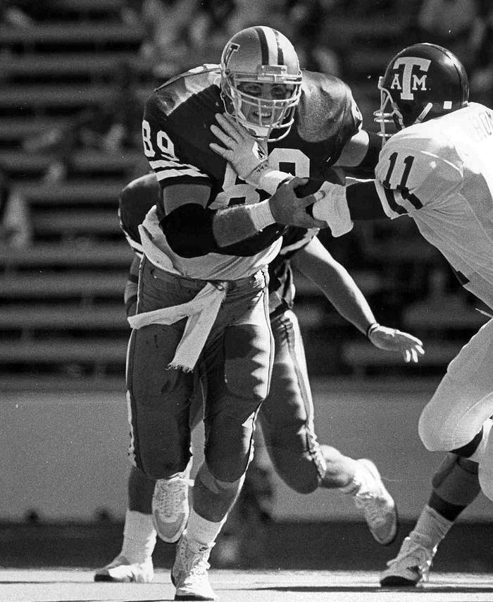 Former UW Tight End Bill Ames Happily Served as 'Road Dawg' for Apple ...