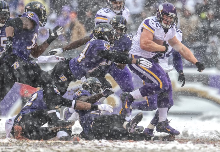 NFL snow games photos: Most memorable moments in history - Sports ...