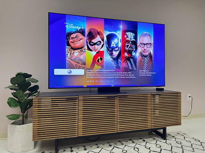 We Tried Samsung s 4 500 77 inch OLED And It s Stunning SI Showcase we-tried-samsung-s-4-500-77-inch-oled-and-it-s-stunning-si-showcase