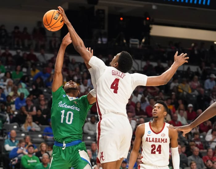 Alabama Basketball's Bench Brigade Stays Ready - Sports Illustrated ...