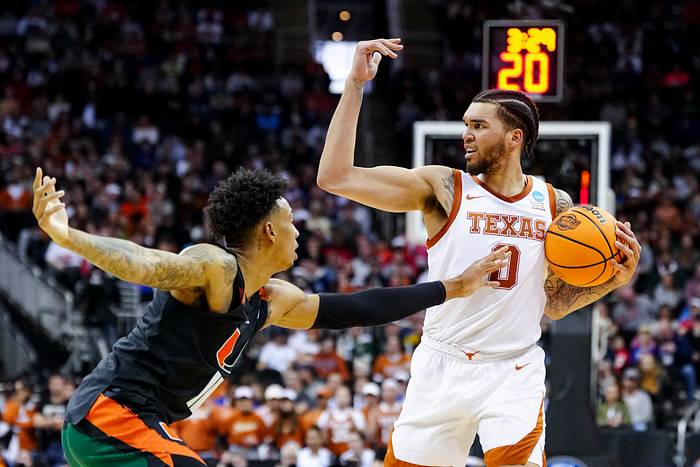 Texas Longhorns Lead Miami Hurricanes at Halftime in Elite Eight Behind ...