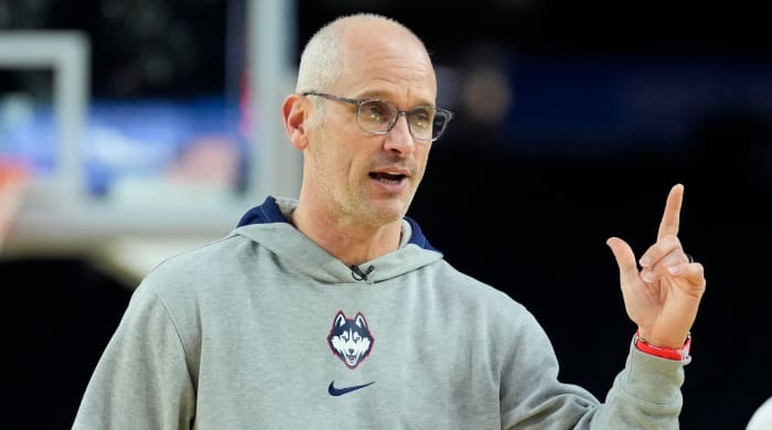 Dan Hurley, odd duck of a royal hoops family, is ready for his swan ...