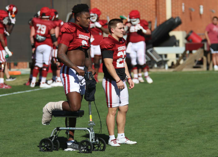 Oklahoma RB Jovantae Barnes Sitting Out at Practice With Apparent ...