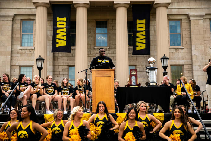 Iowa City Celebrates Hawkeye Women's Hoops - Sports Illustrated Iowa ...