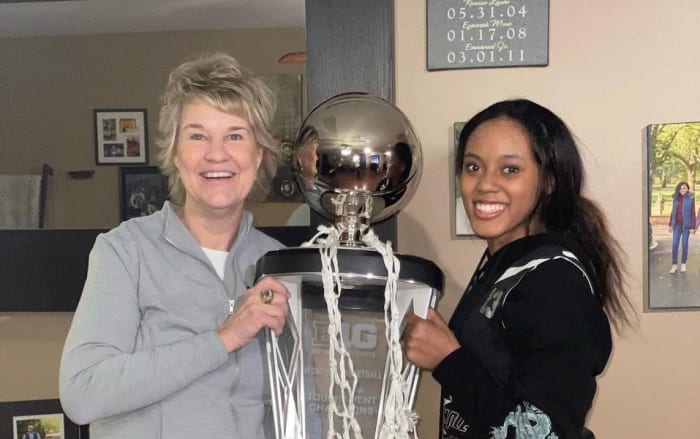 Kennise Johnson Set for Iowa Arrival - Sports Illustrated Iowa Hawkeyes ...