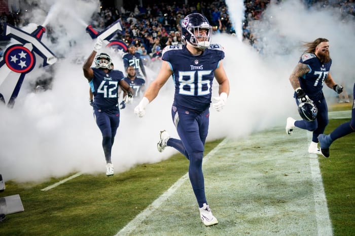 Titans Roster Battle: Kevin Rader vs. Thomas Odukoya for Last Tight End ...