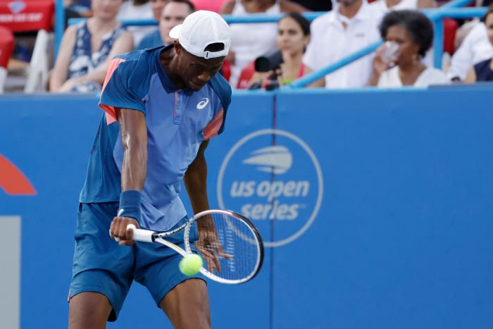 Breaking: Chris Eubanks stuns Stefanos Tsitsipas in Wimbledon round of ...