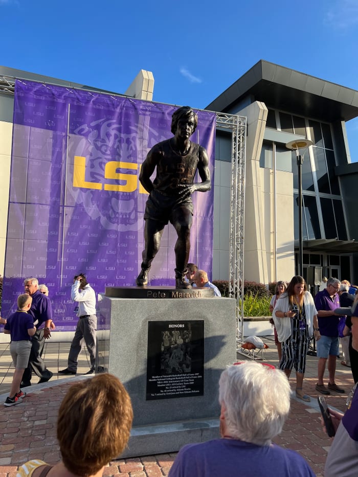 Pete Maravich Statue Officially Unveiled - Sports Illustrated LSU ...