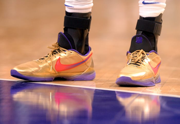 Top Ten Sneakers Worn by New York Knicks in 2021-22 Season - Sports ...