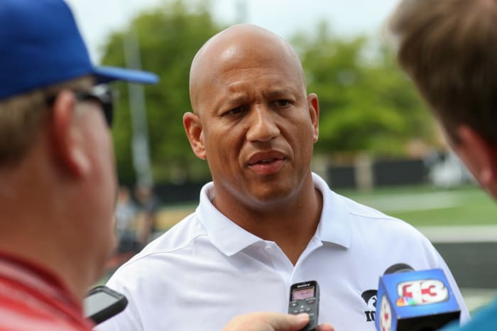 HN TV: Levar Woods Press Conference 9-21-22 - Sports Illustrated Iowa ...