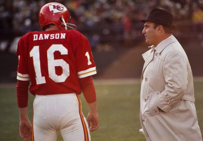 Hall of Fame Quarterback, Purdue Football Legend Len Dawson Dies at 87 ...
