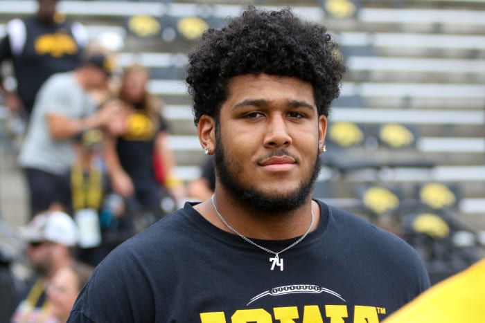 Howe: Wishing Kadyn Proctor Well - Sports Illustrated Iowa Hawkeyes ...