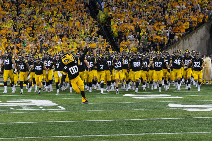 10 Over/Under Predictions for '23 Hawkeyes - Sports Illustrated Iowa ...