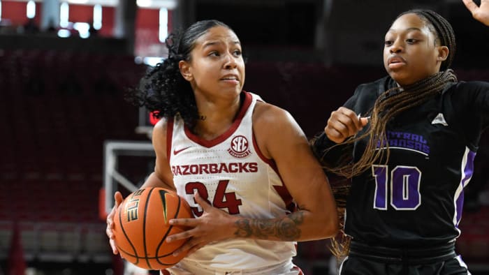 Maryam Dauda's 19 points leads Razorbacks to 72-34 win over UCA ...